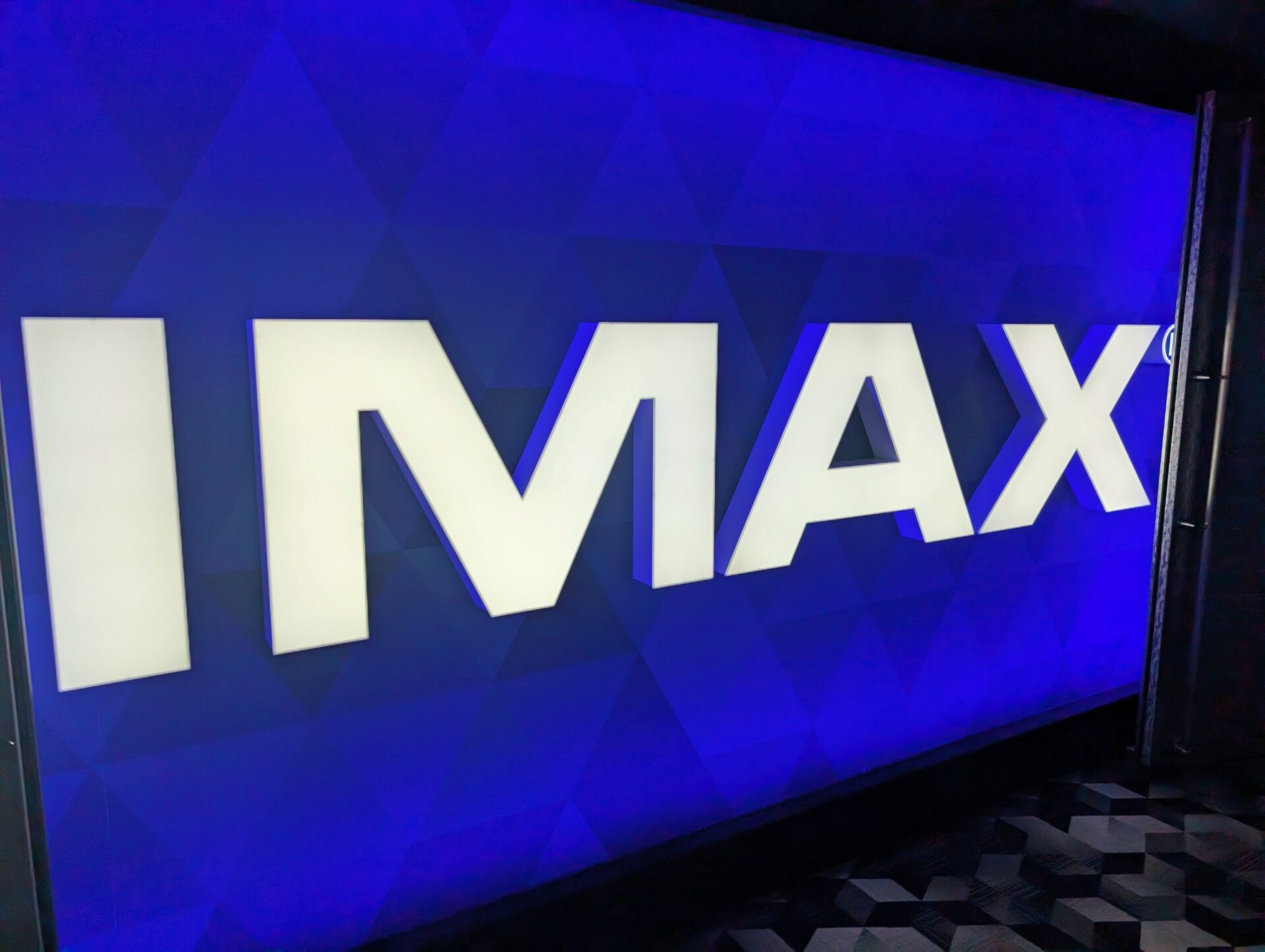 109シネマズ大阪エキスポシティ—日本最大級のIMAXスクリーンで究極の映画体験 | オーサカレッド