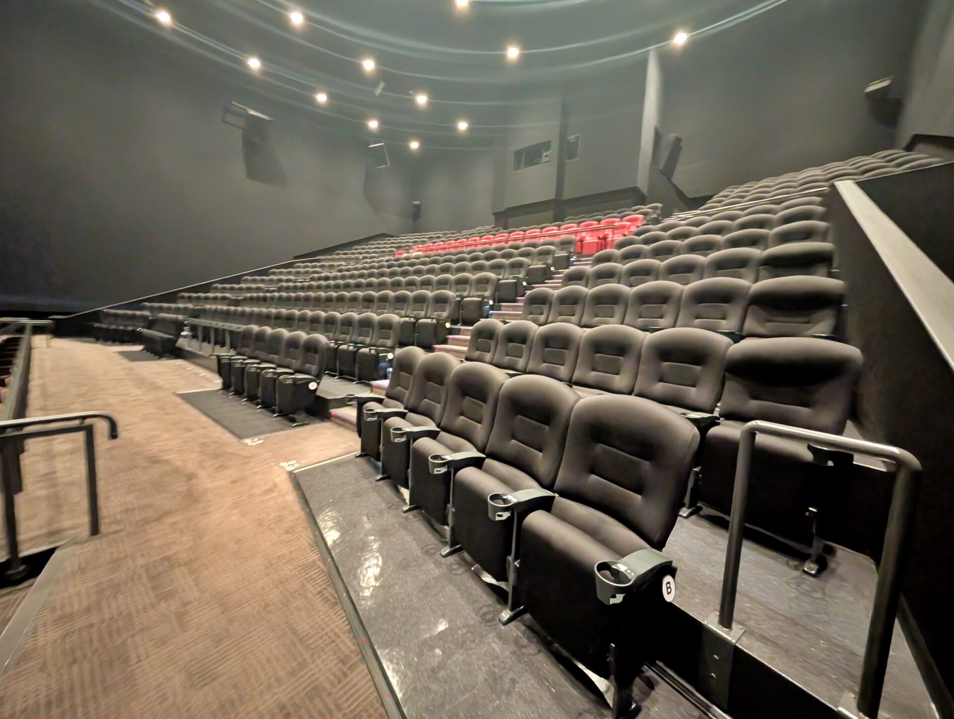 イオンシネマ四條畷—IMAXレーザーで体験する圧倒的映画体験 | オーサカレッド